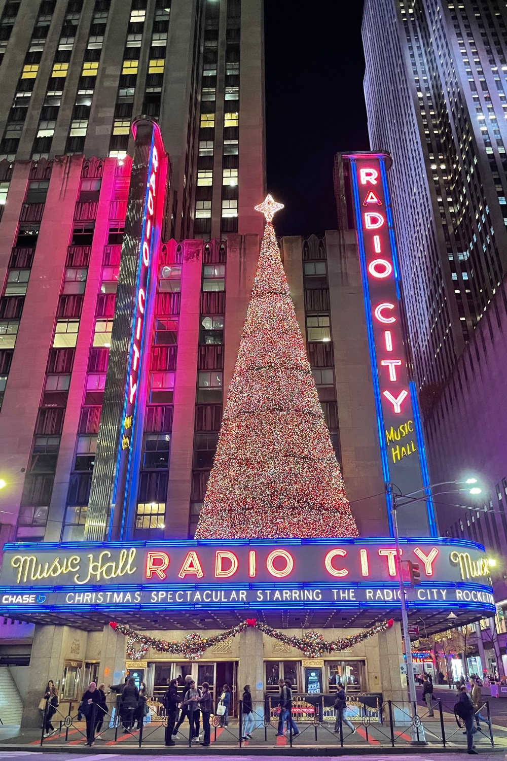 7 Festive Reasons To Visit NYC This Christmas - Extravelgance