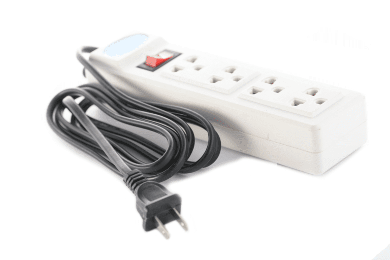 Everything You Need in the Perfect Travel Electronics Kit - Extravelgance